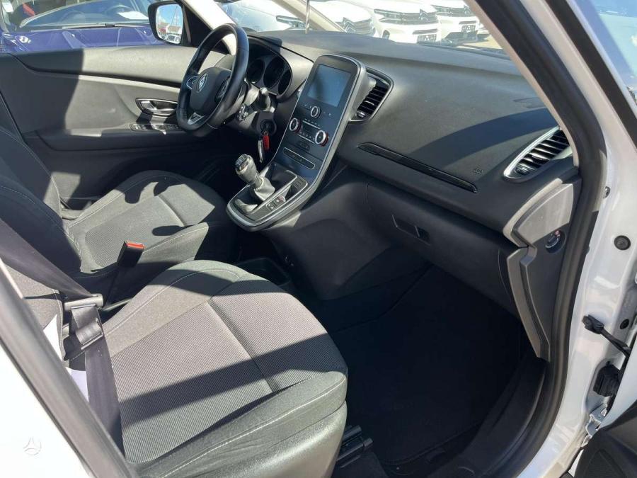 Balts Renault Scenic 2018 Tauragė, ar dzinēja tilpumu 1.46 L un nobraukumu 223 tūkst. km par 6900 €, foto 18 vietnē AUTOMOTO.COM.LV