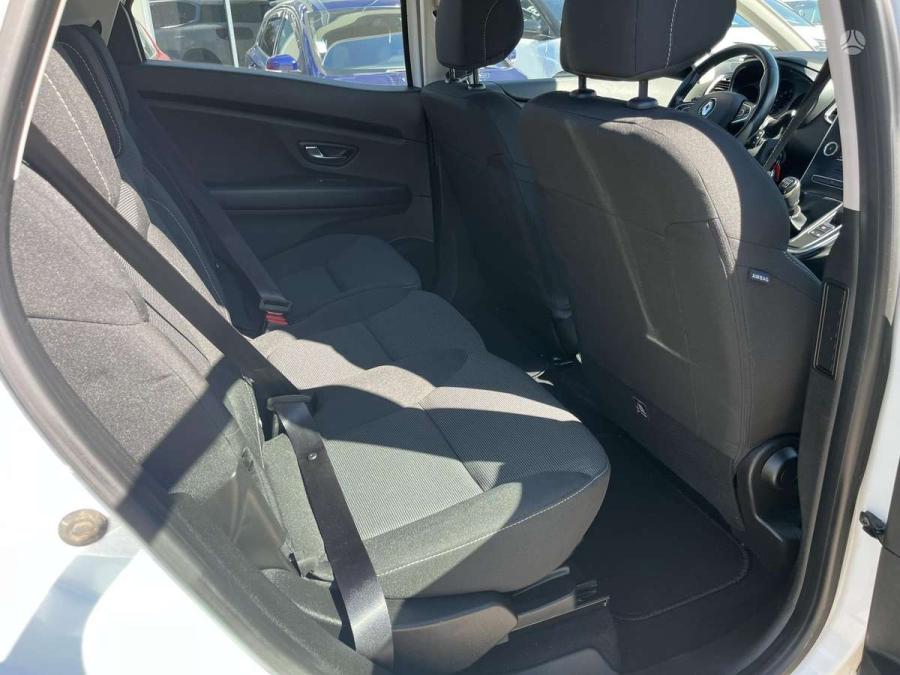Balts Renault Scenic 2018 Tauragė, ar dzinēja tilpumu 1.46 L un nobraukumu 223 tūkst. km par 6900 €, foto 19 vietnē AUTOMOTO.COM.LV