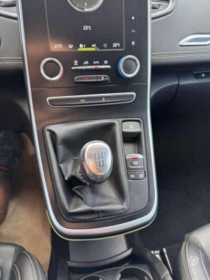 Balts Renault Scenic 2018 Telšiai, ar dzinēja tilpumu 1.46 L un nobraukumu 169 tūkst. km par 7999 €, foto 28 vietnē AUTOMOTO.COM.LV