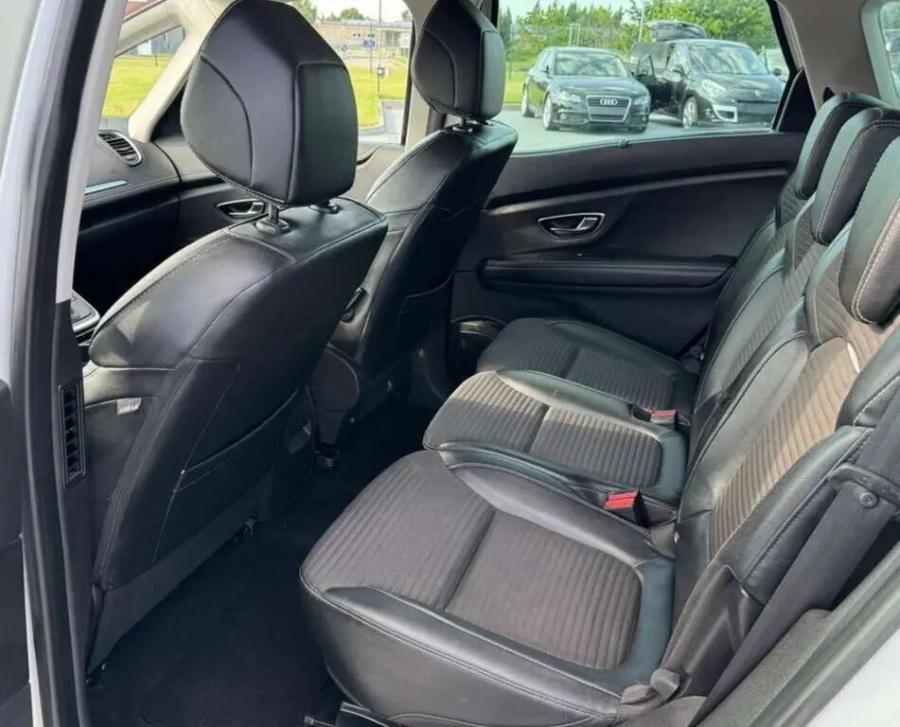 White Renault Scenic 2018 in Telschi, with an engine capacity of 1.50 L and mileage of 168 thousand km for 7990 €, photo 14 on AUTOMOTO.COM.LV