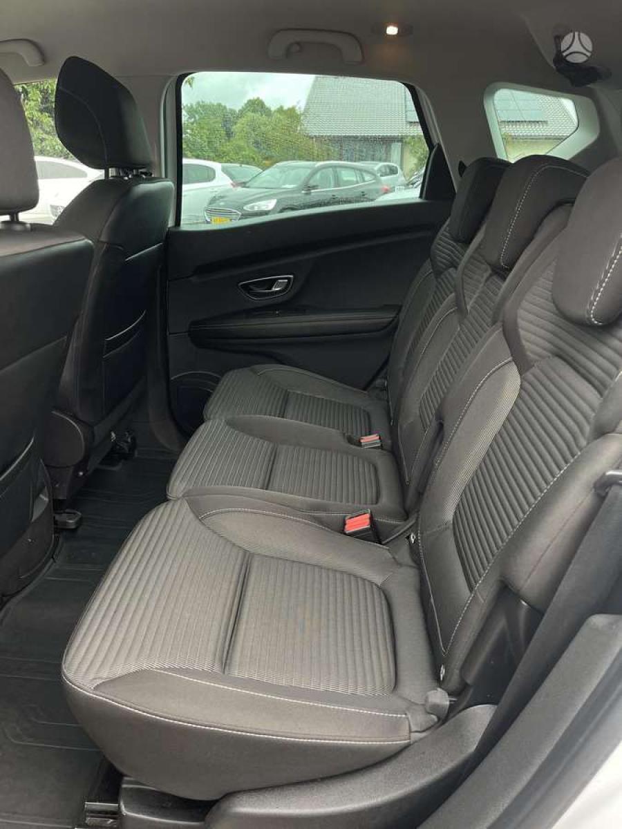 White Renault Scenic 2020 in Taurage, with an engine capacity of 0.00 L and mileage of 299 thousand km for 5500 €, photo 7 on AUTOMOTO.COM.LV