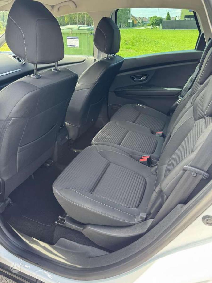 Balts Renault Scenic 2021 Palanga, ar dzinēja tilpumu 1.75 L un nobraukumu 300 tūkst. km par 6500 €, foto 4 vietnē AUTOMOTO.COM.LV