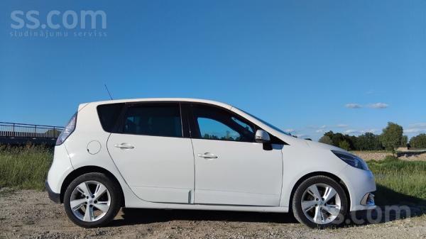 White Renault Scenic 2014 in Liepaja, with an engine capacity of 1.50 L and mileage of 258 thousand km for 5600 €, photo 4 on AUTOMOTO.COM.LV