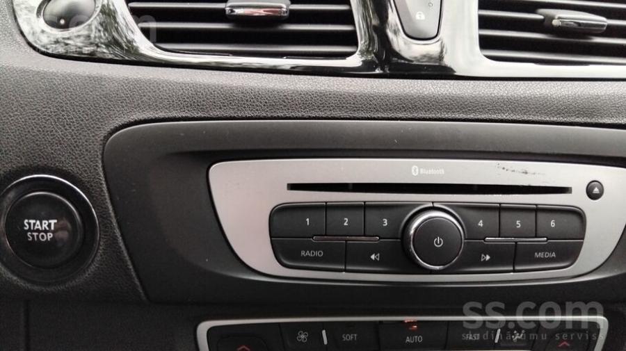 White Renault Scenic 2014 in Liepaja, with an engine capacity of 1.50 L and mileage of 258 thousand km for 5600 €, photo 11 on AUTOMOTO.COM.LV