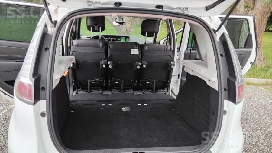 White Renault Scenic 2014 in Liepaja, with an engine capacity of 1.50 L and mileage of 258 thousand km for 5600 €, photo 19 on AUTOMOTO.COM.LV