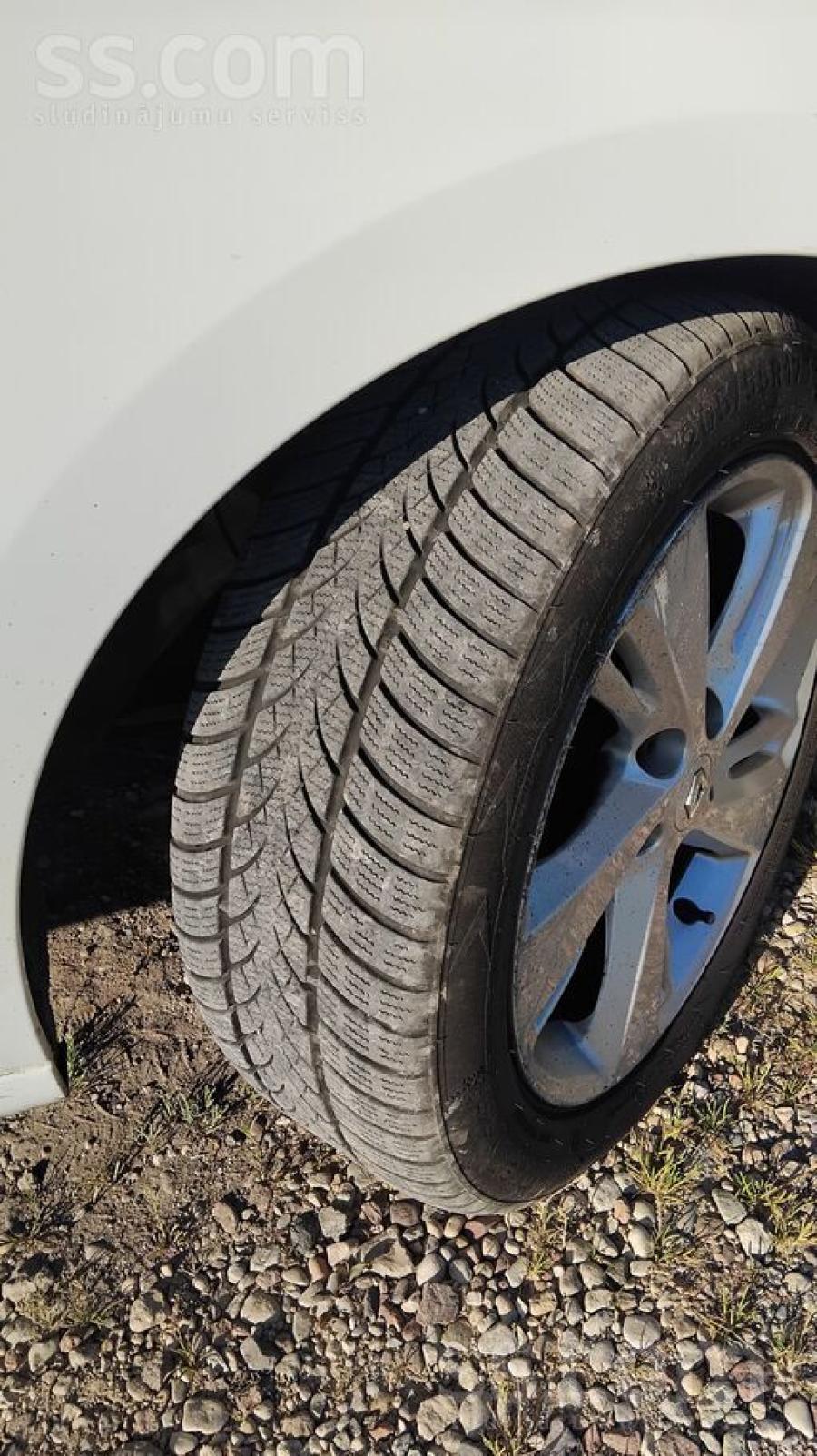 White Renault Scenic 2014 in Liepaja, with an engine capacity of 1.50 L and mileage of 258 thousand km for 5600 €, photo 21 on AUTOMOTO.COM.LV