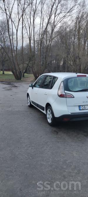 White Renault Scenic 2013 in Riga, with an engine capacity of 1.50 L and mileage of 419 thousand km for 2250 €, photo 5 on AUTOMOTO.COM.LV