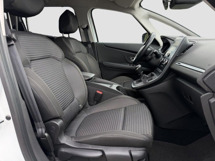 Balts Renault Scenic 2019 Pērnava, ar dzinēja tilpumu 1.30 L un nobraukumu 158 tūkst. km par 10900 €, foto 6 vietnē AUTOMOTO.COM.LV