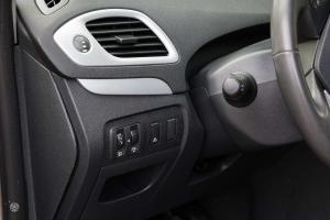 Yellow Renault Scenic 2011 in Vilnius, with an engine capacity of 1.46 L and mileage of 176 thousand km for 3000 €, photo 12 on AUTOMOTO.COM.LV