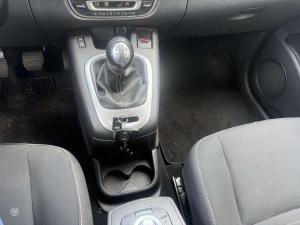 Dzeltens Renault Scenic 2015 Panevēža, ar dzinēja tilpumu 1.46 L un nobraukumu 263 tūkst. km par 4250 €, foto 21 vietnē AUTOMOTO.COM.LV