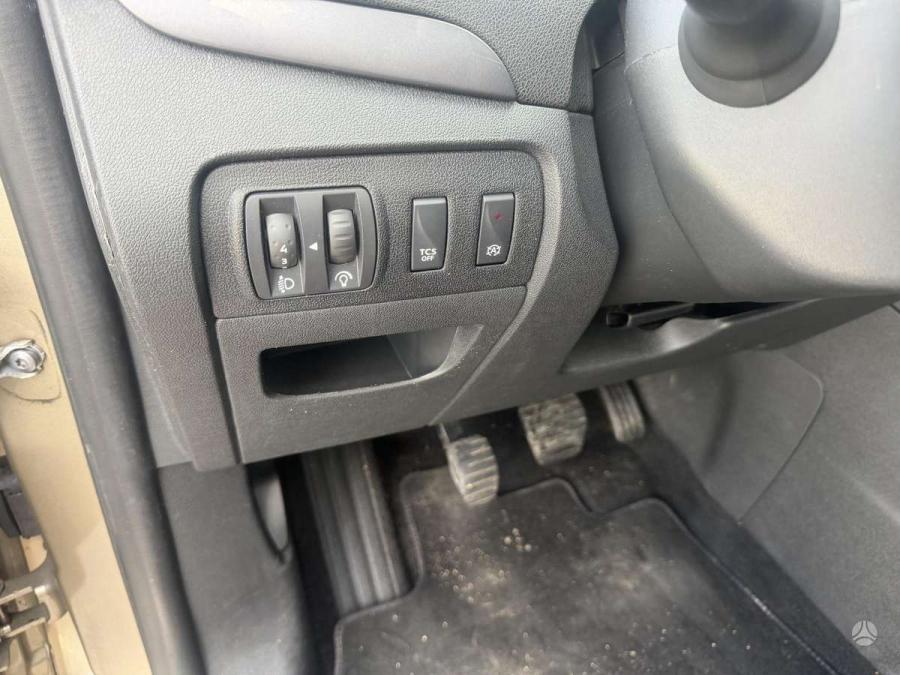 Dzeltens Renault Scenic 2015 Panevēža, ar dzinēja tilpumu 1.46 L un nobraukumu 263 tūkst. km par 4250 €, foto 30 vietnē AUTOMOTO.COM.LV