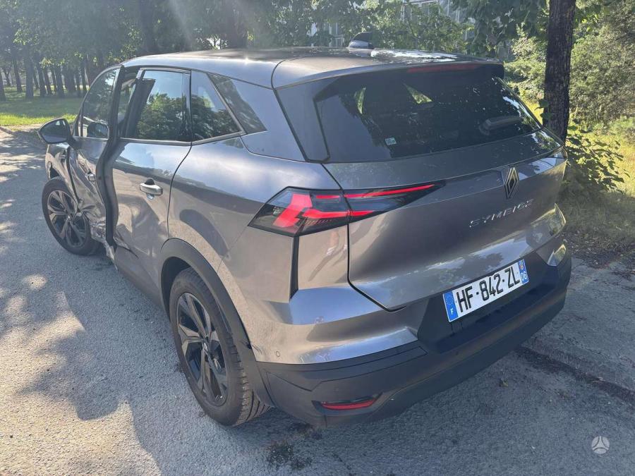 Grey Renault Symbioz 2025 in Taurage, with an engine capacity of 1.80 L and mileage of 13 thousand km for 11200 €, photo 5 on AUTOMOTO.COM.LV