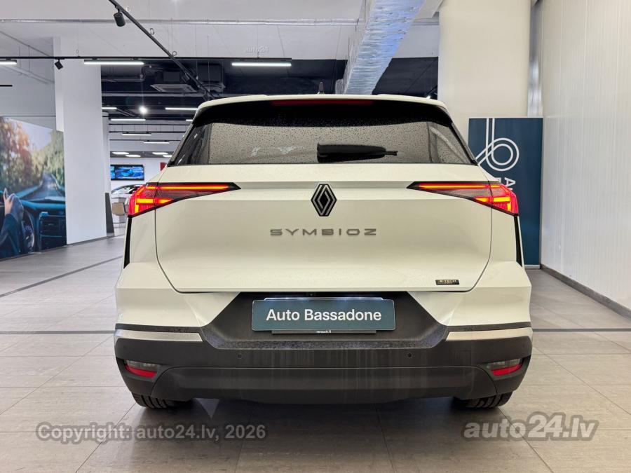 White Renault Symbioz 2025 in Tallinn, with an engine capacity of 1.60 L and mileage of 22 thousand km for 24900 €, photo 6 on AUTOMOTO.COM.LV