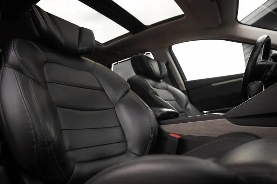 Black Renault Talisman 2016 in Jelgava, with an engine capacity of 1.60 L and mileage of 170 thousand km for 13950 €, photo 10 on AUTOMOTO.COM.LV