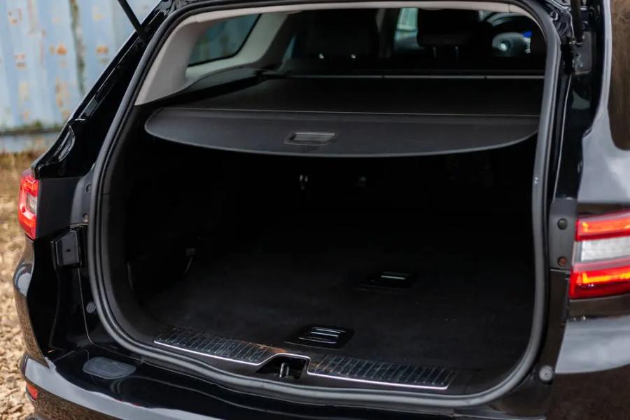 Black Renault Talisman 2017 in Riga, with an engine capacity of 1.60 L and mileage of 180 thousand km for 10995 €, photo 13 on AUTOMOTO.COM.LV