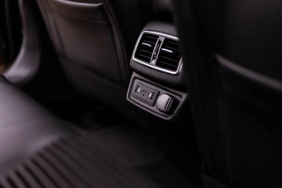 Black Renault Talisman 2017 in Riga, with an engine capacity of 1.60 L and mileage of 180 thousand km for 10995 €, photo 17 on AUTOMOTO.COM.LV