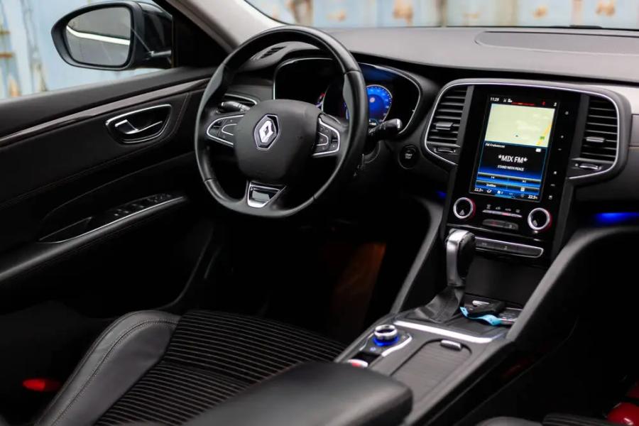 Black Renault Talisman 2017 in Riga, with an engine capacity of 1.60 L and mileage of 180 thousand km for 10995 €, photo 26 on AUTOMOTO.COM.LV