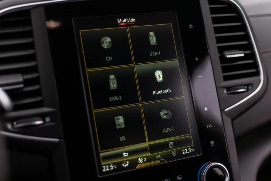 Black Renault Talisman 2017 in Riga, with an engine capacity of 1.60 L and mileage of 180 thousand km for 10995 €, photo 36 on AUTOMOTO.COM.LV