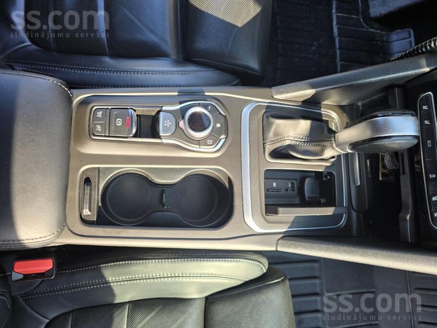 Pelēks Renault Talisman 2017 Rīga, ar dzinēja tilpumu 1.60 L un nobraukumu 262 tūkst. km par 8700 €, foto 16 vietnē AUTOMOTO.COM.LV