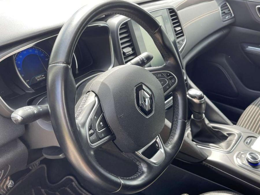 Red Renault Talisman 2017 in Taurage, with an engine capacity of 1.60 L and mileage of 227 thousand km for 6190 €, photo 11 on AUTOMOTO.COM.LV