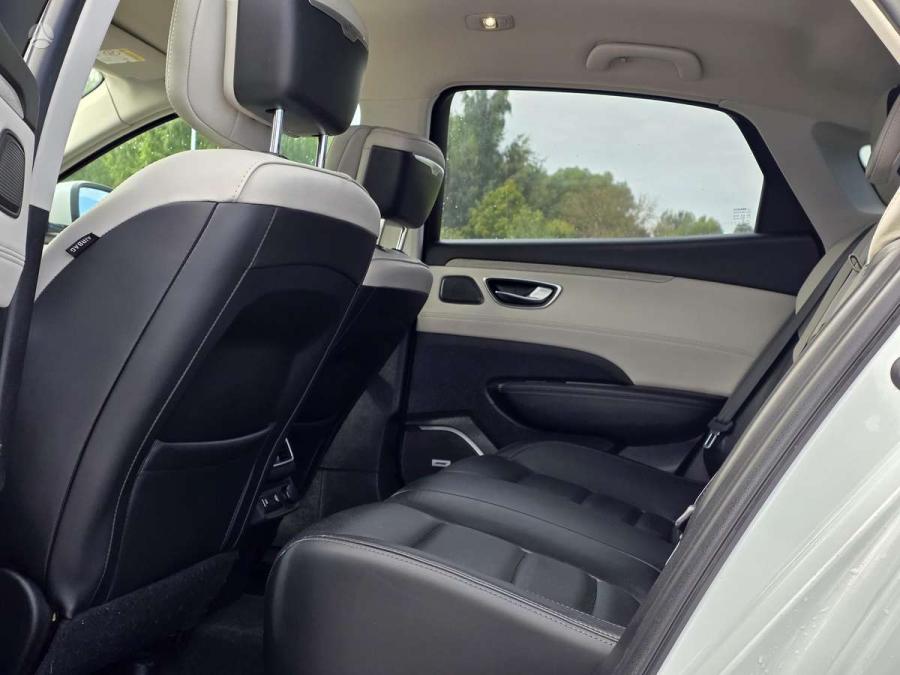 Balts Renault Talisman 2016 Tauragė, ar dzinēja tilpumu 1.60 L un nobraukumu 200 tūkst. km par 7200 €, foto 24 vietnē AUTOMOTO.COM.LV