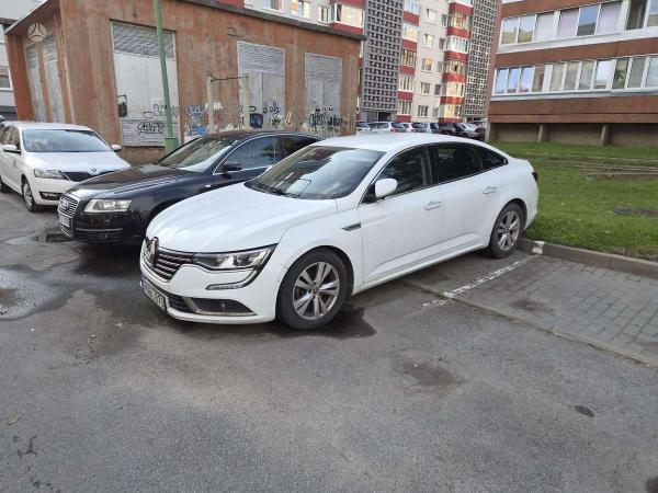 White Renault Talisman 2019 in Klaipeda, with an engine capacity of 1.60 L and mileage of 238 thousand km for 8000 €, photo 1 on AUTOMOTO.COM.LV