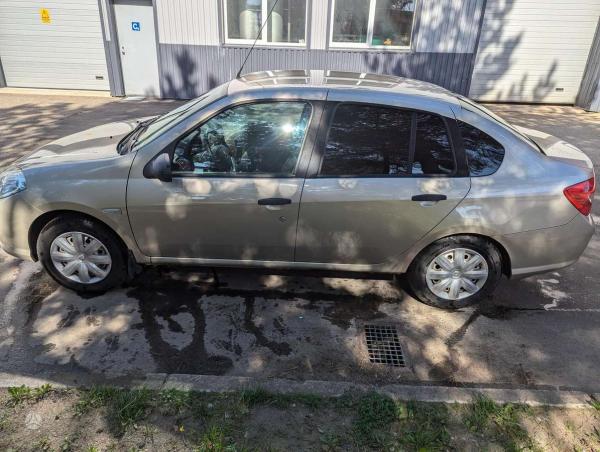 Brown Renault Thalia 2010 in Siauliai, with an engine capacity of 1.20 L and mileage of 85 thousand km for 1800 €, photo 3 on AUTOMOTO.COM.LV