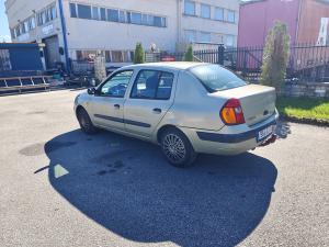 Zaļš Renault Thalia 2004 Tallina, ar dzinēja tilpumu 1.50 L un nobraukumu 226 tūkst. km par 1290 €, foto 5 vietnē AUTOMOTO.COM.LV