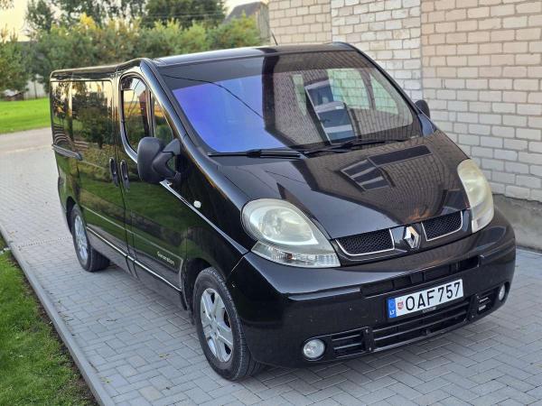 Black Renault Trafic 2005 in Radviliskis, with an engine capacity of 2.50 L and mileage of 336 thousand km for 5700 €, photo 1 on AUTOMOTO.COM.LV