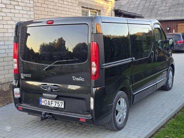 Black Renault Trafic 2005 in Radviliskis, with an engine capacity of 2.50 L and mileage of 336 thousand km for 5700 €, photo 6 on AUTOMOTO.COM.LV