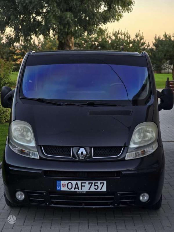 Black Renault Trafic 2005 in Radviliskis, with an engine capacity of 2.50 L and mileage of 336 thousand km for 5700 €, photo 7 on AUTOMOTO.COM.LV