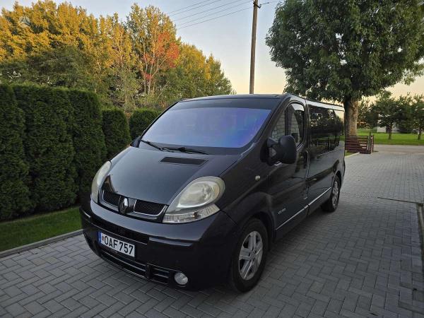 Black Renault Trafic 2005 in Radviliskis, with an engine capacity of 2.50 L and mileage of 336 thousand km for 5700 €, photo 8 on AUTOMOTO.COM.LV