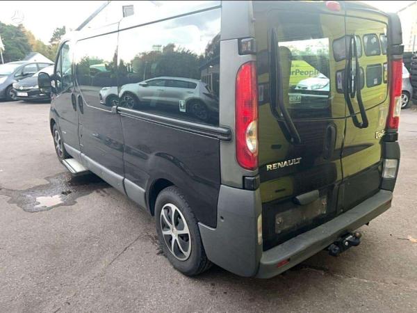 Black Renault Trafic 2007 in Utena, with an engine capacity of 2.50 L and mileage of 289 thousand km for 4990 €, photo 4 on AUTOMOTO.COM.LV