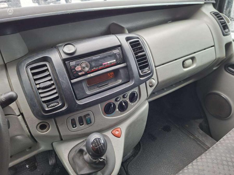 Melns Renault Trafic 2007 Šilutė, ar dzinēja tilpumu 2.00 L un nobraukumu 350 tūkst. km par 2500 €, foto 11 vietnē AUTOMOTO.COM.LV