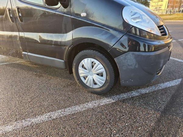 Black Renault Trafic 2008 in Jurbarkas, with an engine capacity of 2.00 L and mileage of 416 thousand km for 5200 €, photo 4 on AUTOMOTO.COM.LV