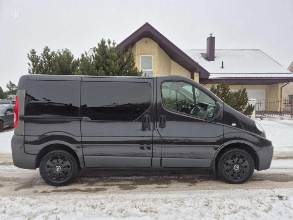 Black Renault Trafic 2010 in Marijampole, with an engine capacity of 2.00 L and mileage of 320 thousand km for 6950 €, photo 5 on AUTOMOTO.COM.LV