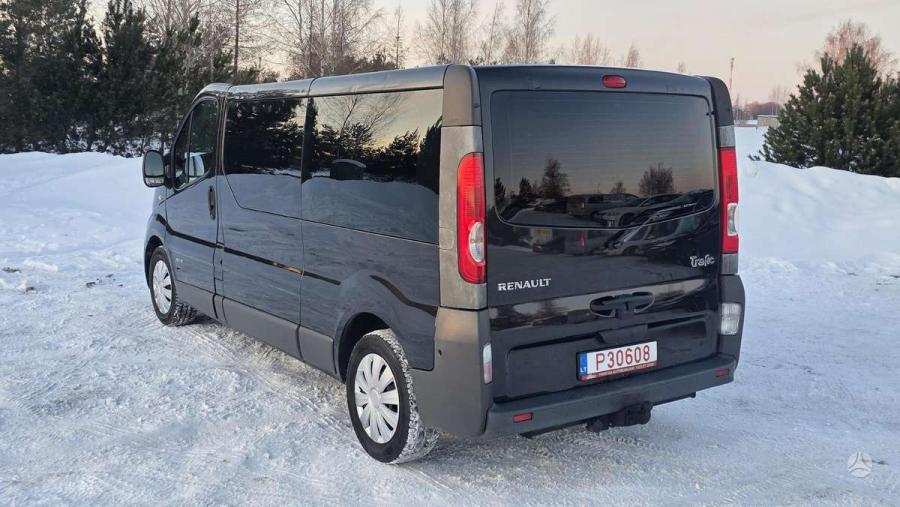 Black Renault Trafic 2010 in Klaipeda, with an engine capacity of 2.00 L and mileage of 270 thousand km for 5890 €, photo 4 on AUTOMOTO.COM.LV