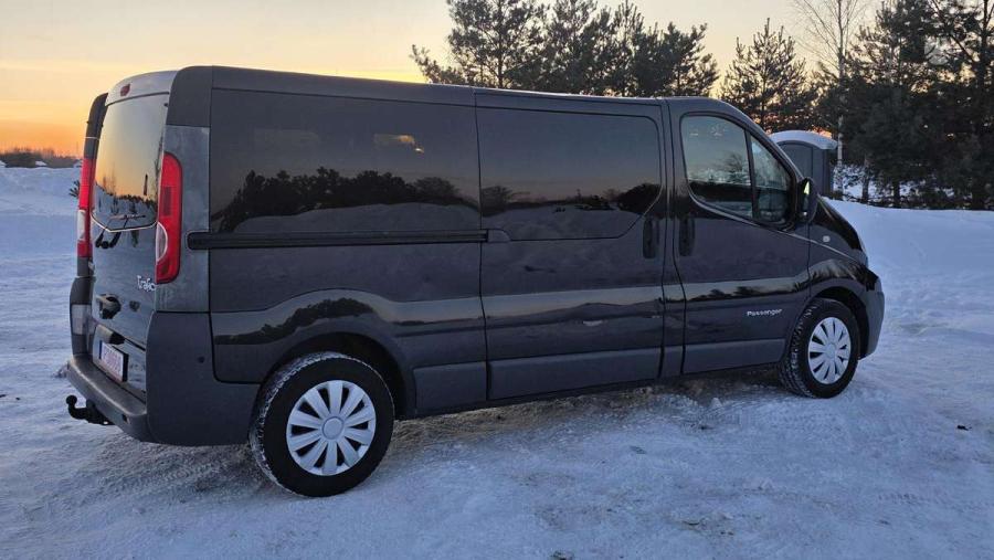 Black Renault Trafic 2010 in Klaipeda, with an engine capacity of 2.00 L and mileage of 270 thousand km for 5890 €, photo 7 on AUTOMOTO.COM.LV