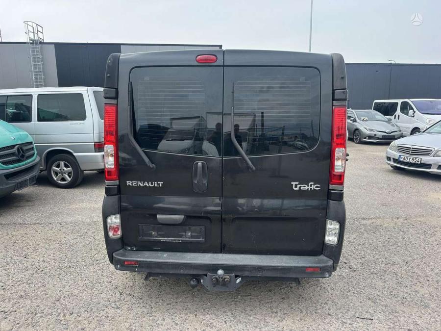 Melns Renault Trafic 2012 Kauņa, ar dzinēja tilpumu 2.00 L un nobraukumu 283 tūkst. km par 6700 €, foto 5 vietnē AUTOMOTO.COM.LV