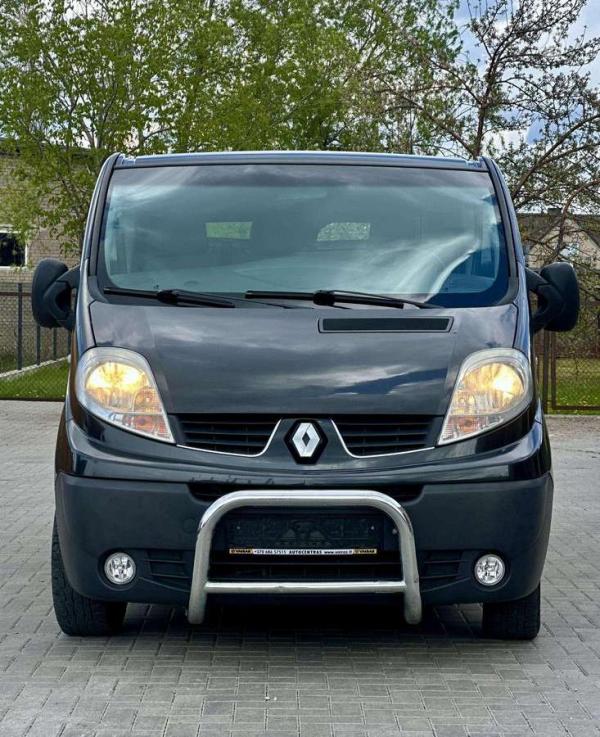 Black Renault Trafic 2012 in Kretinga, with an engine capacity of 2.00 L and mileage of 259 thousand km for 4499 €, photo 3 on AUTOMOTO.COM.LV