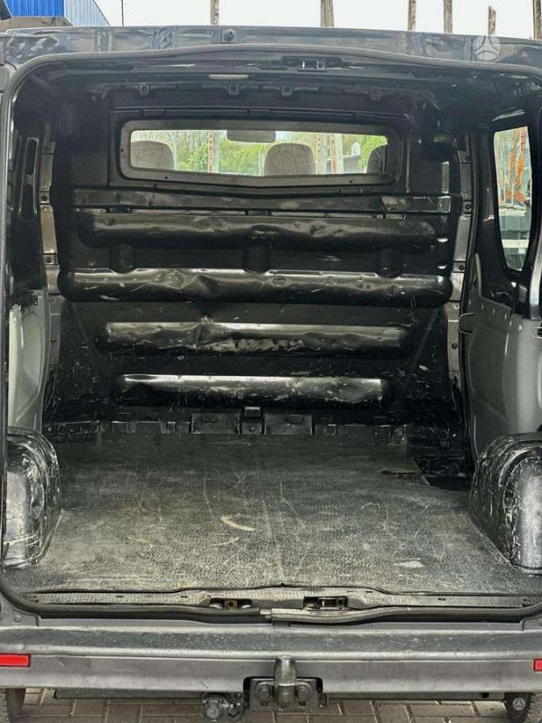Black Renault Trafic 2012 in Kretinga, with an engine capacity of 2.00 L and mileage of 259 thousand km for 4499 €, photo 10 on AUTOMOTO.COM.LV