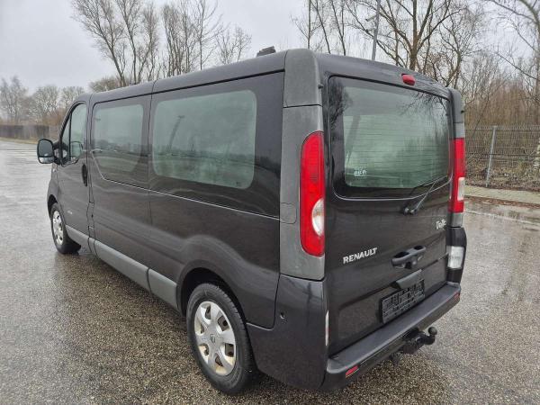 Black Renault Trafic 2013 in Marijampole, with an engine capacity of 2.00 L and mileage of 298 thousand km for 8700 €, photo 3 on AUTOMOTO.COM.LV