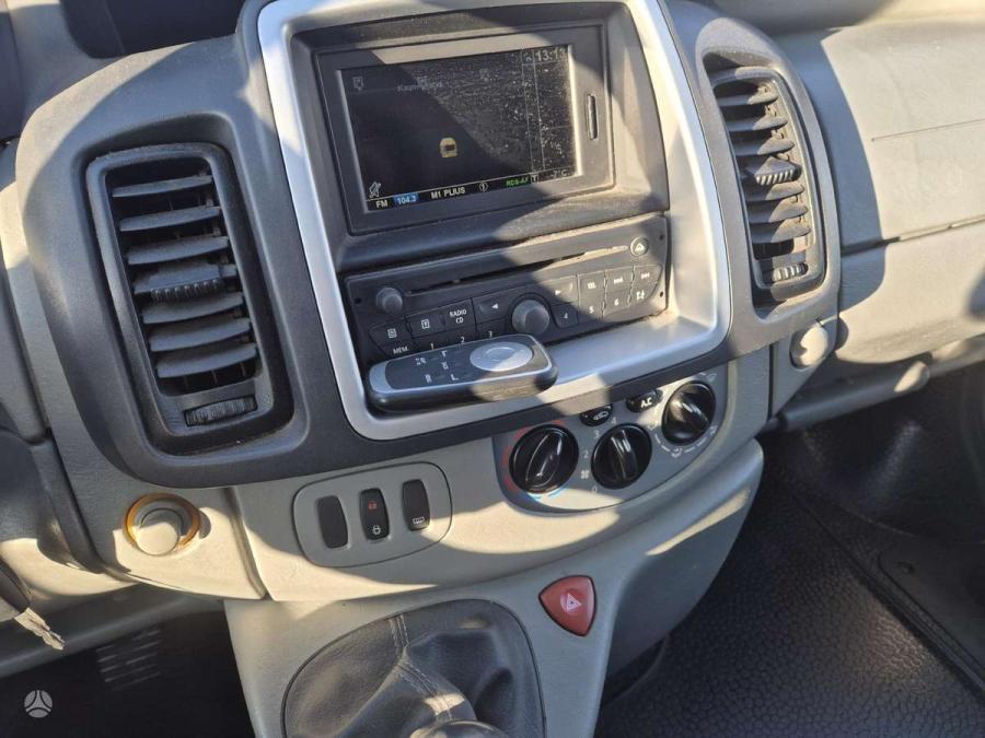 Melns Renault Trafic 2013 Marijampole, ar dzinēja tilpumu 2.00 L un nobraukumu 298 tūkst. km par 8700 €, foto 18 vietnē AUTOMOTO.COM.LV