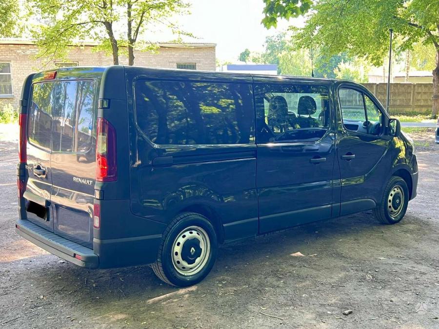 Black Renault Trafic 2015 in Panevezys, with an engine capacity of 1.60 L and mileage of 320 thousand km for 8000 €, photo 3 on AUTOMOTO.COM.LV