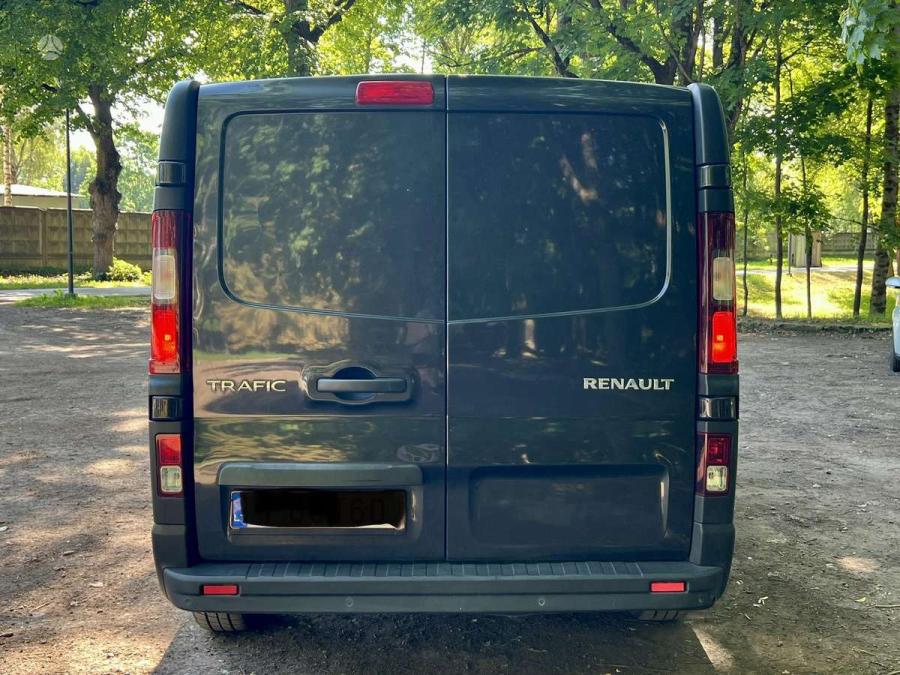 Black Renault Trafic 2015 in Panevezys, with an engine capacity of 1.60 L and mileage of 320 thousand km for 8000 €, photo 4 on AUTOMOTO.COM.LV