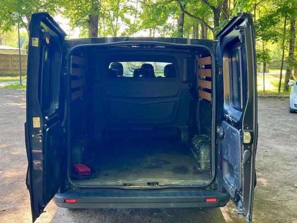 Black Renault Trafic 2015 in Panevezys, with an engine capacity of 1.60 L and mileage of 320 thousand km for 8000 €, photo 4 on AUTOMOTO.COM.LV