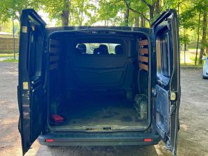 Black Renault Trafic 2015 in Panevezys, with an engine capacity of 1.60 L and mileage of 320 thousand km for 8000 €, photo 5 on AUTOMOTO.COM.LV