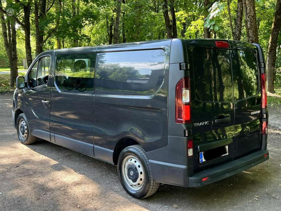 Black Renault Trafic 2015 in Panevezys, with an engine capacity of 1.60 L and mileage of 320 thousand km for 8000 €, photo 6 on AUTOMOTO.COM.LV