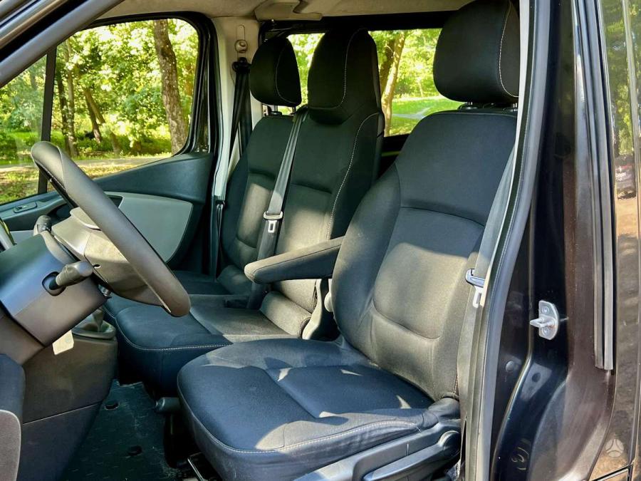 Black Renault Trafic 2015 in Panevezys, with an engine capacity of 1.60 L and mileage of 320 thousand km for 8000 €, photo 12 on AUTOMOTO.COM.LV