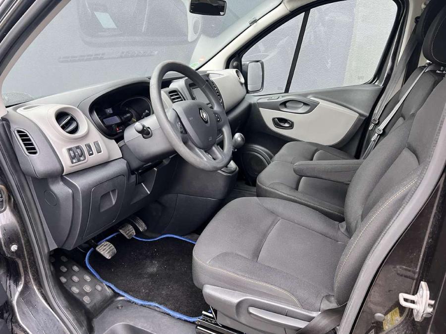 Black Renault Trafic 2016 in Vilnius, with an engine capacity of 1.60 L and mileage of 124 thousand km for 14900 €, photo 12 on AUTOMOTO.COM.LV